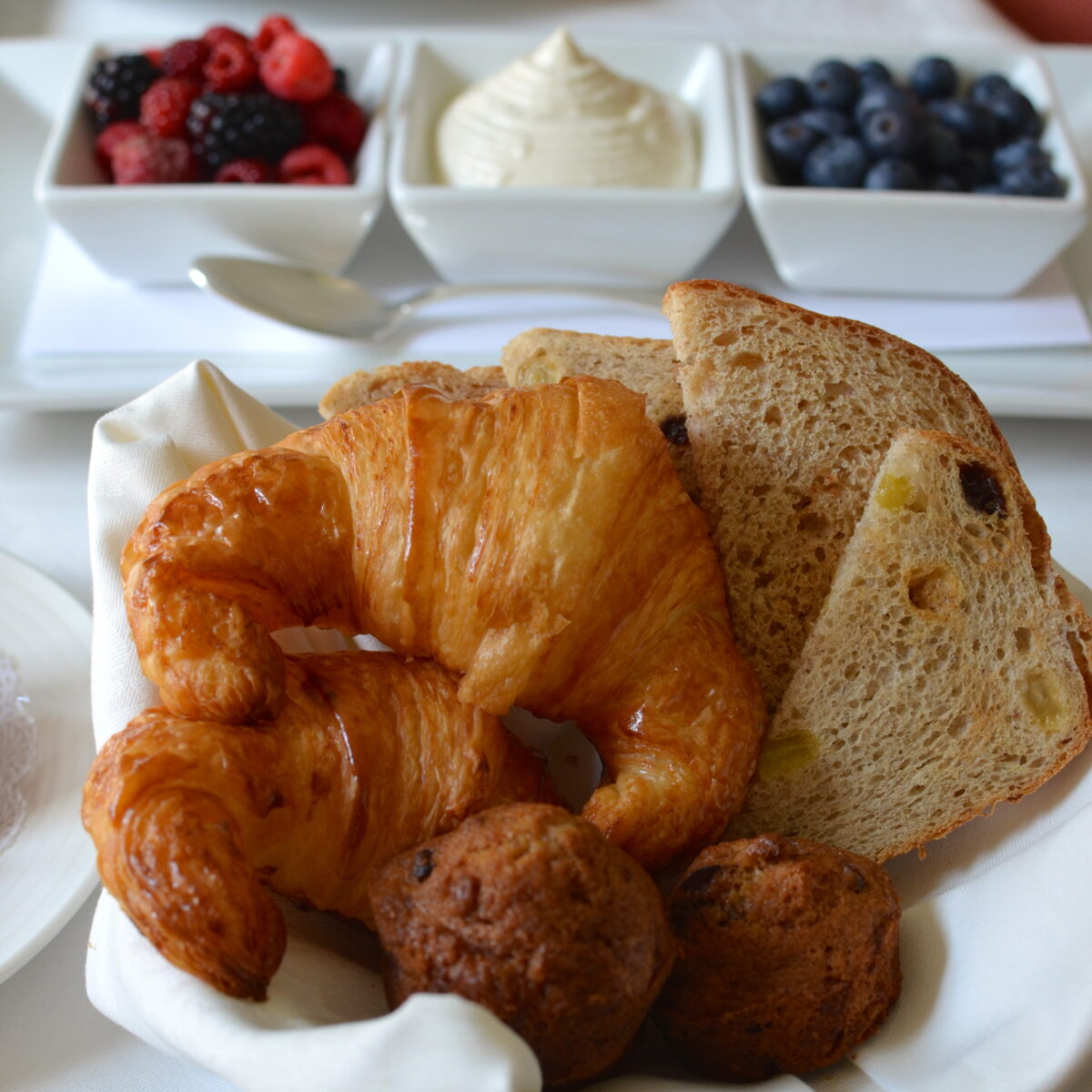 HOW BREAKFAST SHOULD BE SERVED