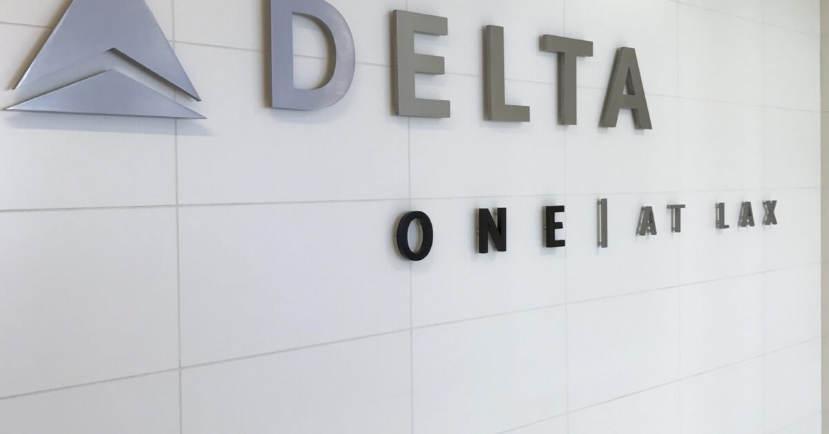 FLYING DELTA ONE AIRBUS 330-200 SEATTLE TO AMSTERDAM